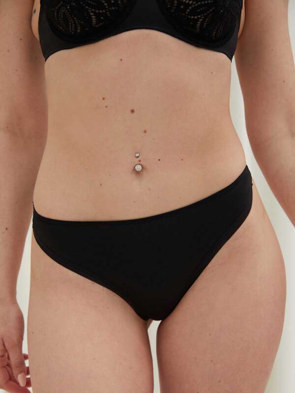 String - Saskia Noir | Darjeeling