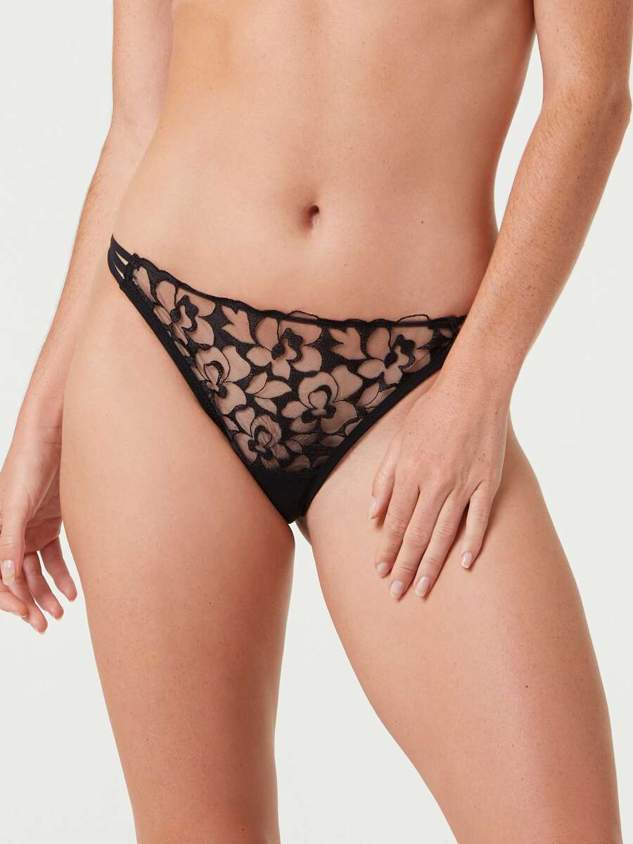 String - Sharon Noir | Darjeeling